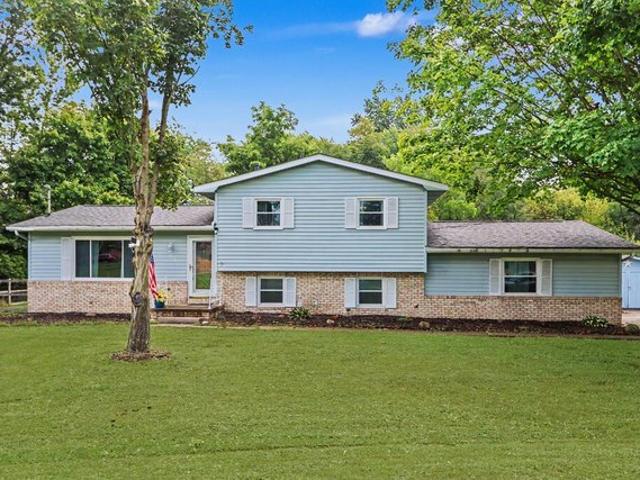 831 N Crestline St, Crestline, OH 44827
