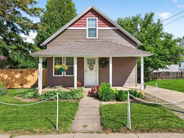 831 S Baird St, Green Bay, WI 54301