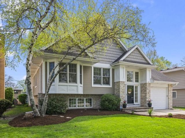 831 S Dryden Pl, Arlington Heights, IL 60005