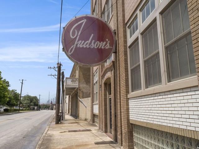 831 S Flores St Ste 3216, San Antonio, TX 78204