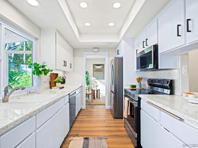 831 Santa Rosita