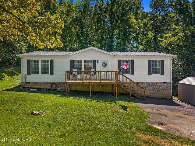 831 Pineridge Rd, Dandridge, TN 37725