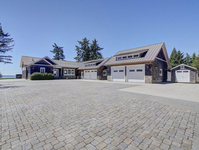831 Riverview Ln, Chinook, WA 98614