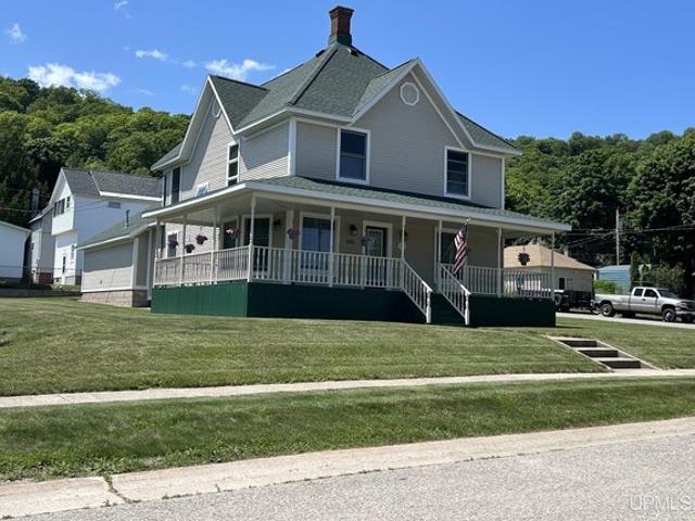 831 W Munising Ave, Munising, MI 49862