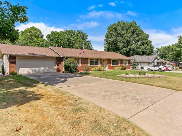 831 W Sylvania Street