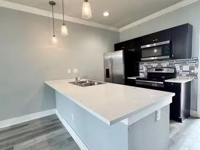 831 TERRELL RD #105, Terrell Hills, TX 78209