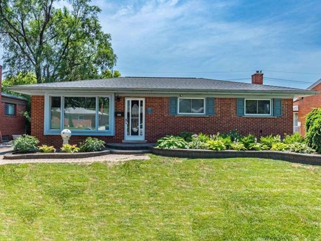 8324 Darlene St, Warren, MI 48093