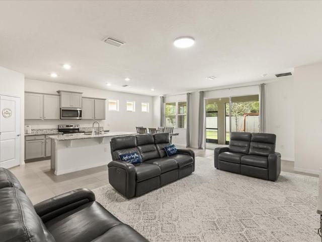 8324 Wheat Stone Dr, Zephyrhills, FL 33540 | MLS #O6395