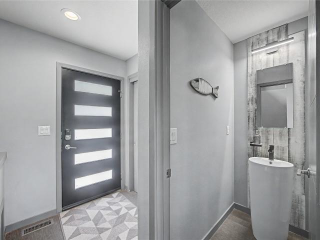 8328 Lakeshore Drive