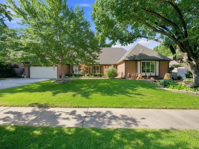 8329 E Huntington St, Wichita, KS 67206
