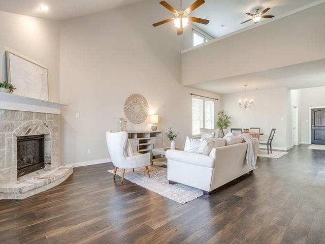 8329 Trickham Bnd, Fort Worth, TX 76131