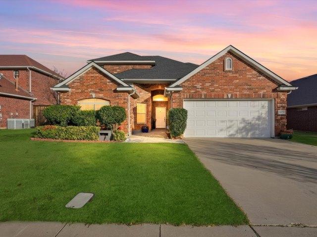 8320 Bandelier Trl, Fort Worth, TX 76137