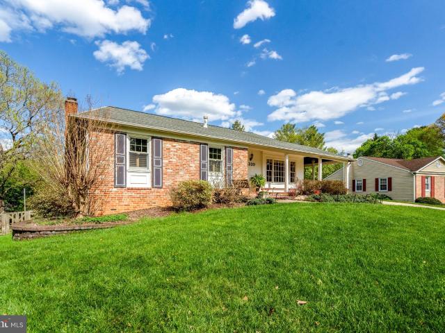 8320 Briar Creek Dr, Annandale, VA 22003 | MLS #VAFX2293 | Compass
