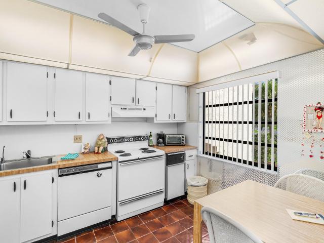 8320 Casa Del Lago, Unit D, Boca Raton, FL 33433 | MLS #B26015