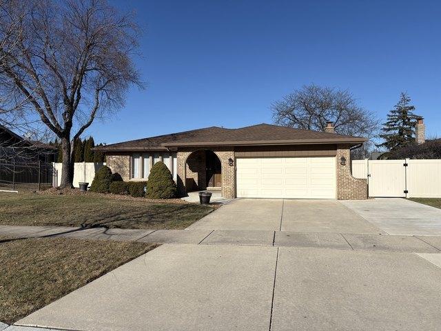 8320 Heather Ln, Tinley Park, IL 60477