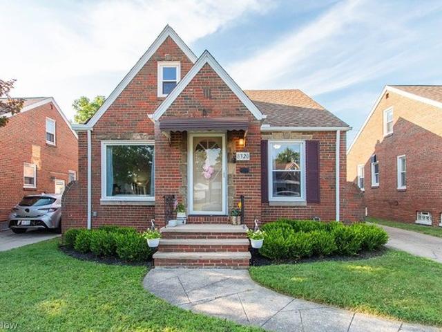 8320 Whitehaven Dr, Parma, OH 44129