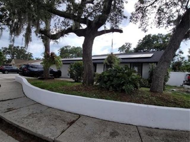 8320 Woodlake Pl, Tampa, FL 33615