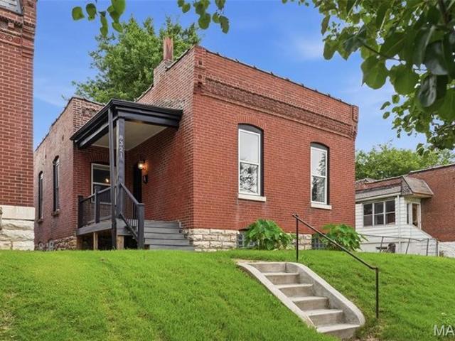 8321 Minnesota Ave, Saint Louis, MO 63111