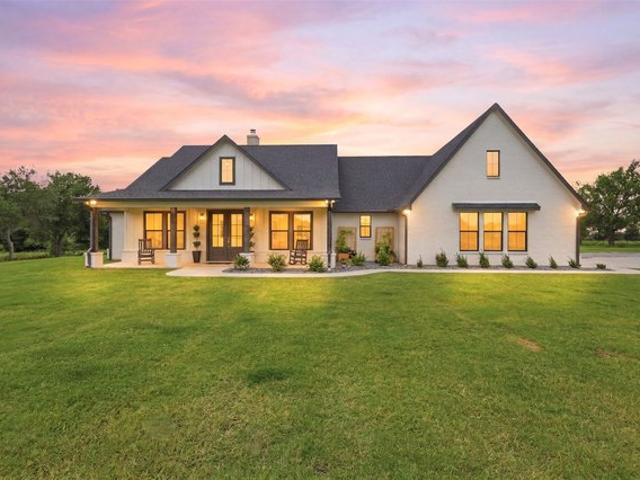8322 FM 512, Wolfe City, TX 75496