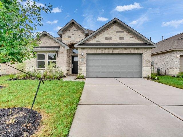 8323 Amber Summit Ln, Angleton, TX 77515