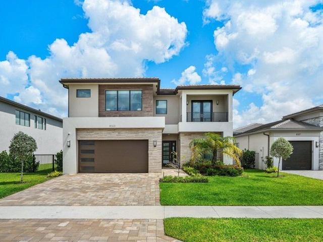 8323 Essex Country Club Dr, Boca Raton, FL 33434