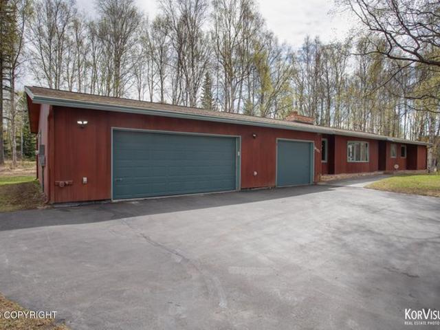 8323 Jodhpur St, Anchorage, AK 99502