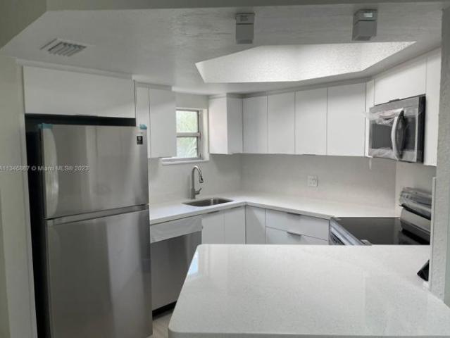 8323 Lake Dr #301, Doral, FL 33166