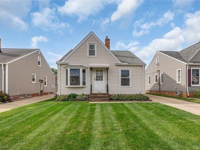 8323 Renwood Dr, Parma, OH 44129