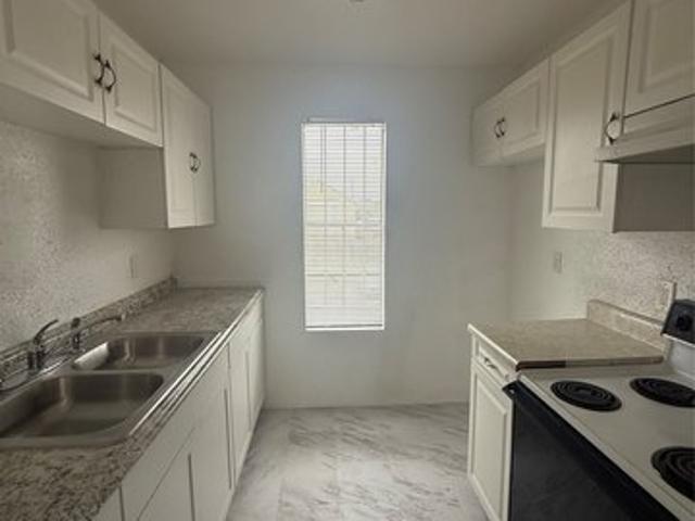 8323 Wilcrest Dr Apt 17002, Houston, TX 77072