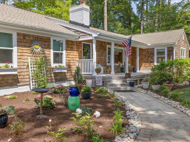 832 Cardinal RD