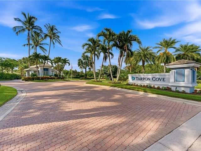 832 Carrick Bend Cir Apt 202, Naples, FL 34110