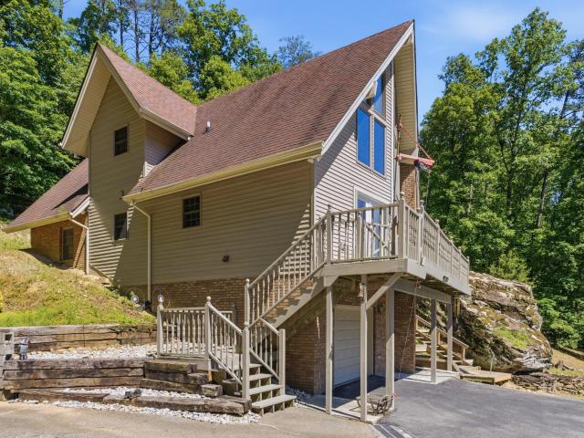 832 Cliffs Edge Road