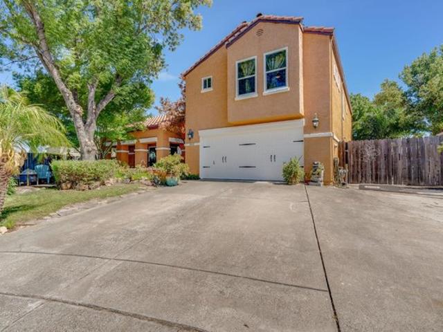 832 Arabian Cir, Vacaville, CA 95687
