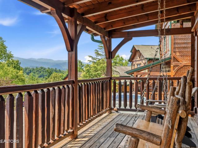832 Great Smoky Way