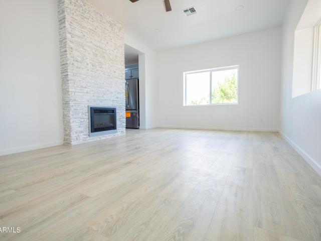 832 E 19TH Street