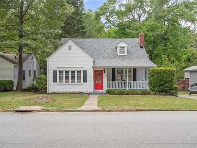 832 Knollwood St, Winston Salem, NC 27103