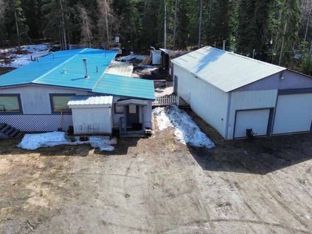 832 Keeling Rd, North Pole, AK 99705