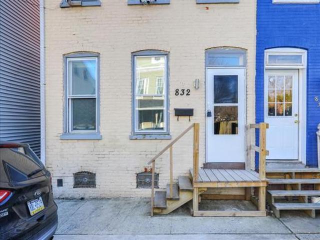 832 Houston Street