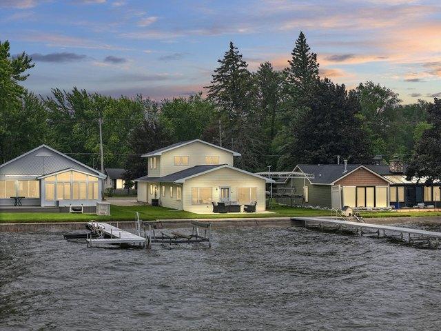 832 Iroquois Ave, Prudenville, MI 48651