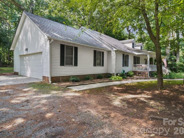 832 Old Cedar Circle