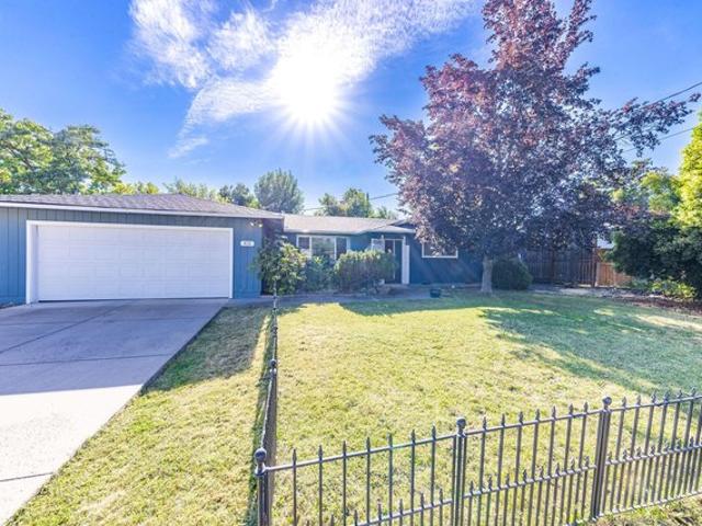 832 LA Loma Dr, Medford, OR 97504