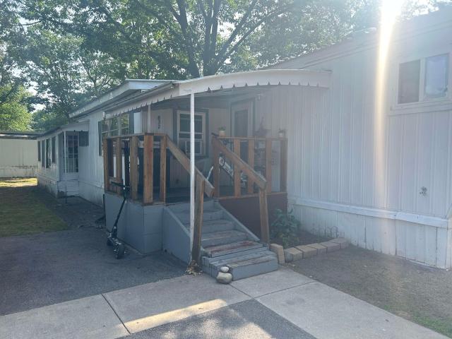 832 Manor Lane