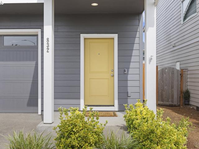 832 S 22ND AVE