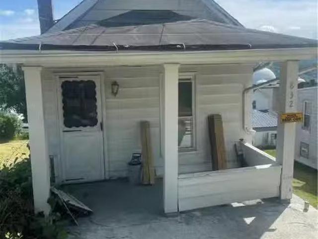 832 SHADY AVE, CHARLEROI, PA 15022 Single Family Residence For.