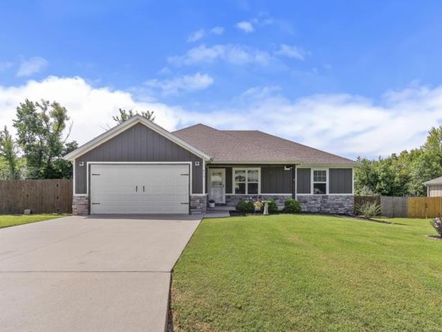 832 Shaffer St, Marshfield, MO 65706
