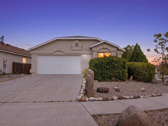 832 Shire St SW, Albuquerque, NM 87121
