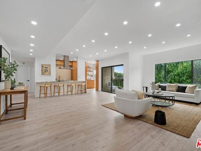 832 Palm Ave Apt 201, West Hollywood, CA 90069