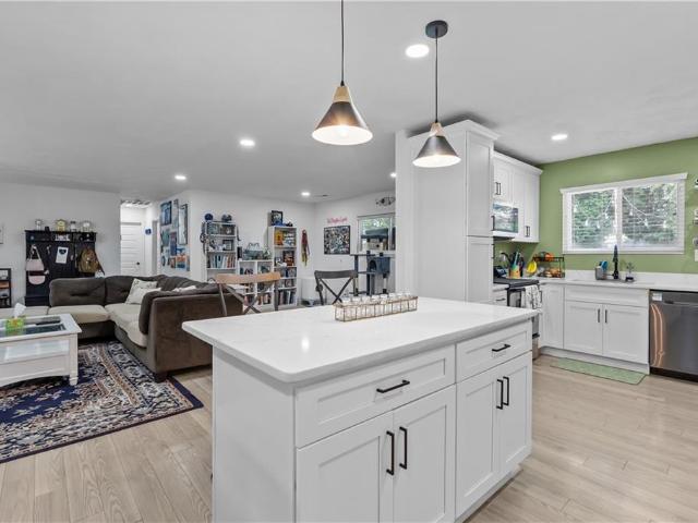 832 Parapet RD
