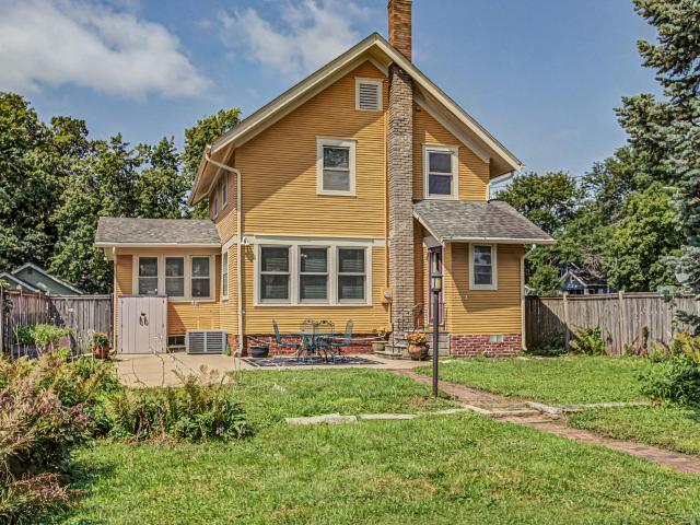 832 Ridgewood Avenue