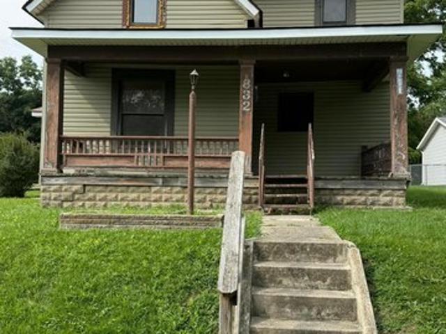 832 W 4th St, Marysville, OH 43040